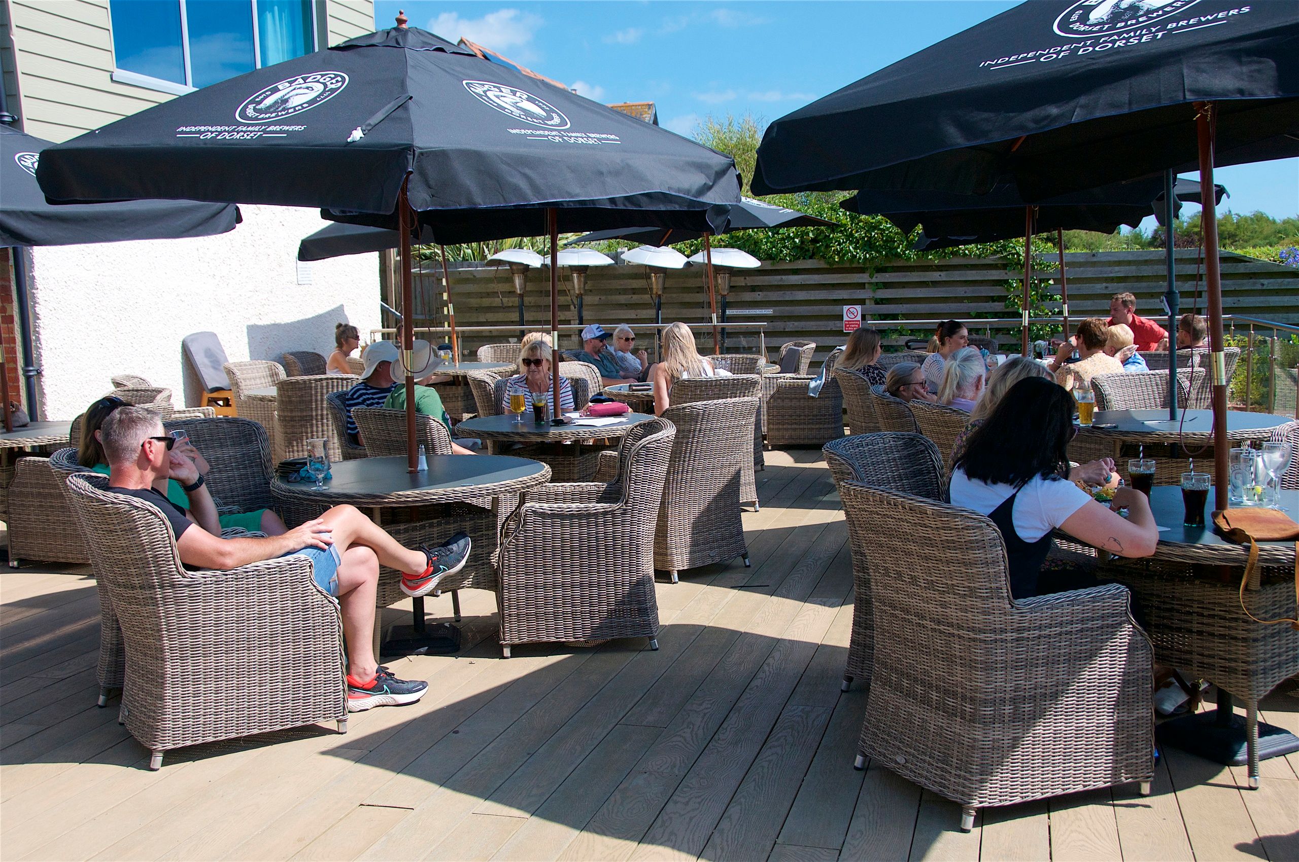 Osborne View Pub Beer Garden, Fareham | Beachfront Drinks & Dining