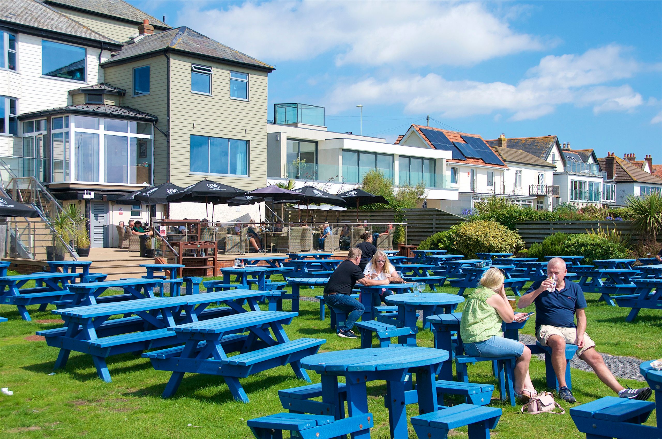 Osborne View Pub Beer Garden, Fareham | Beachfront Drinks & Dining